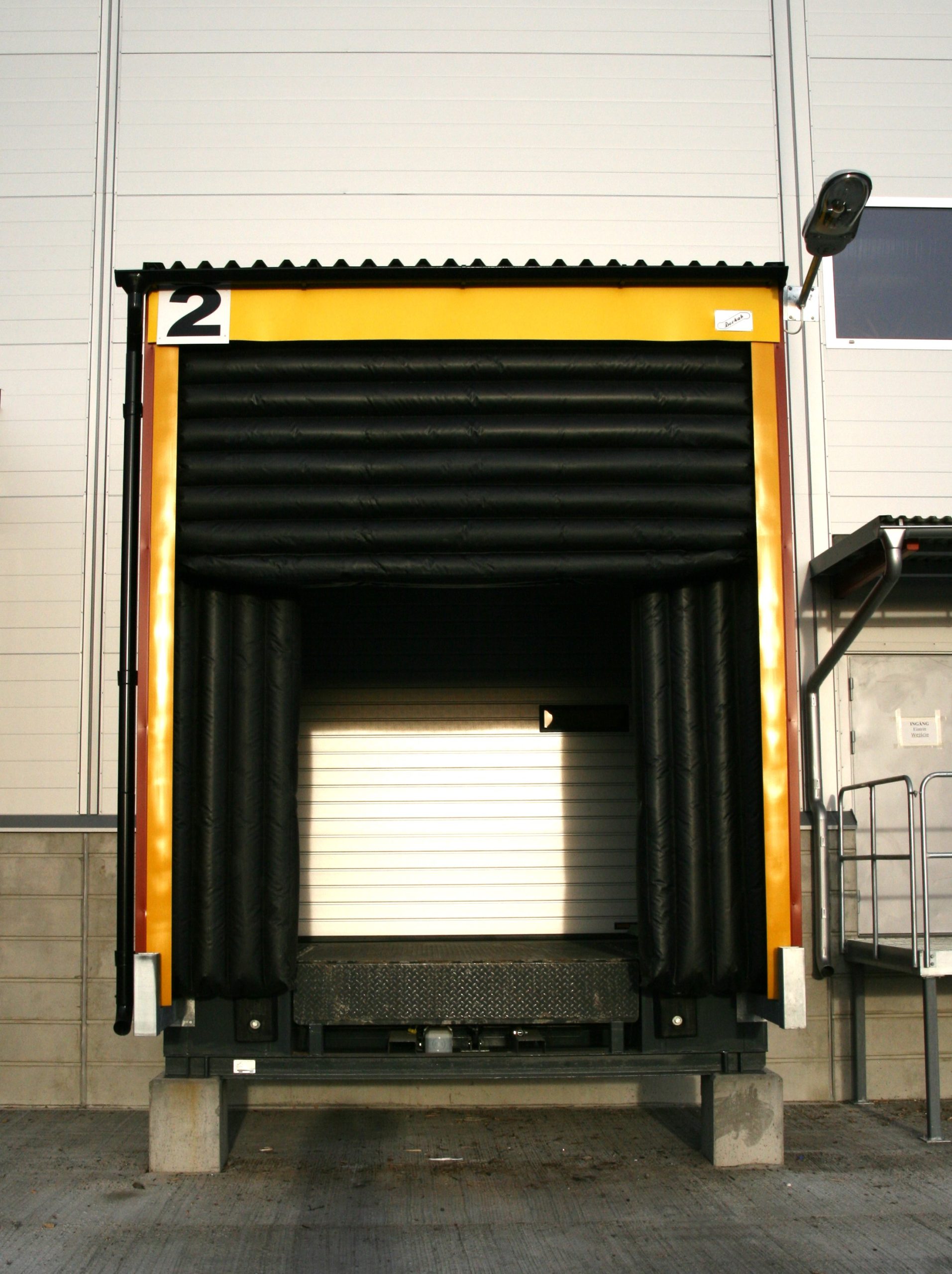 Vädertätning för port till lasthus från Dockab