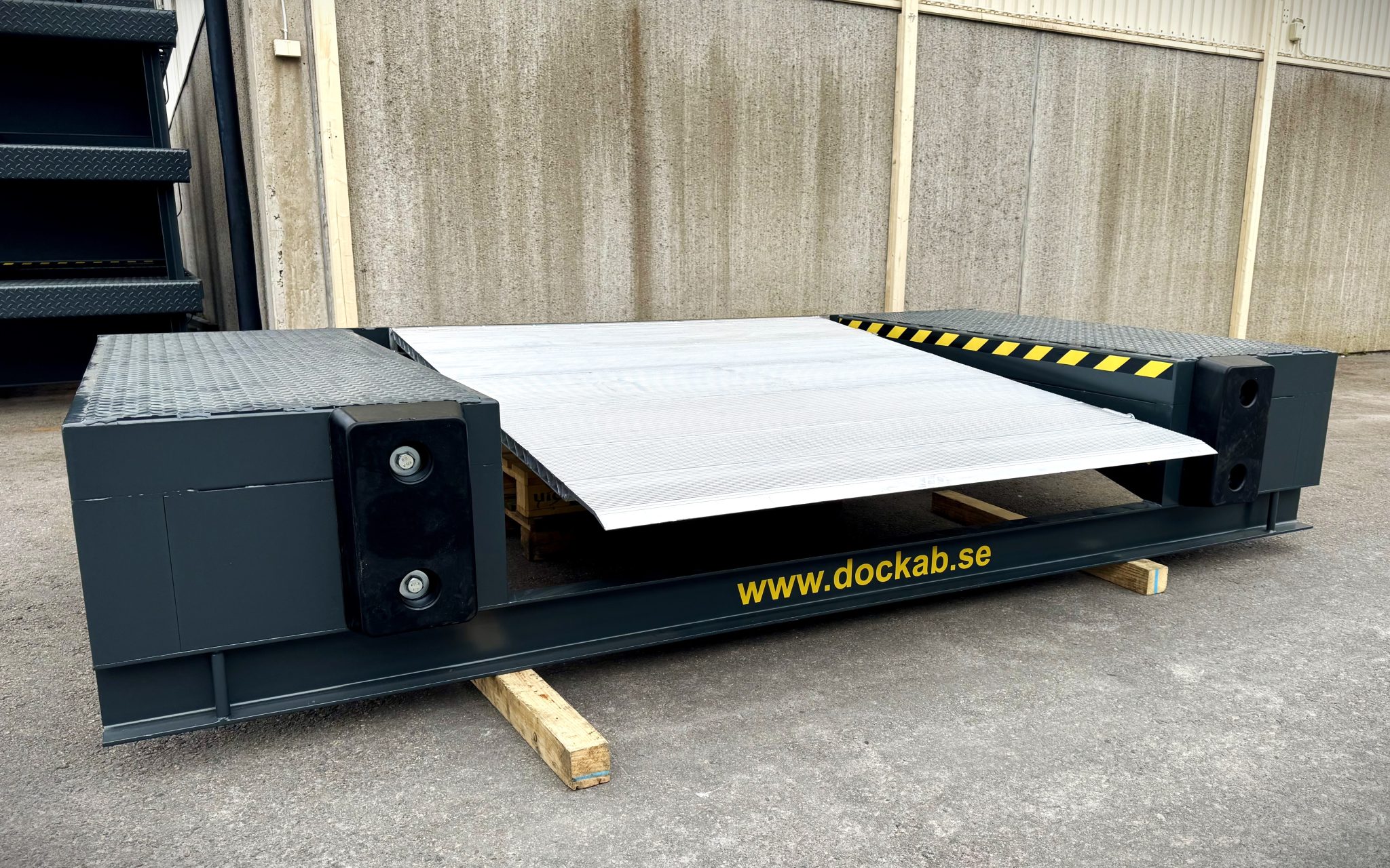 Teleskopsbryggor - Dockab AB - Vi levererar kompletta dockningssystem.